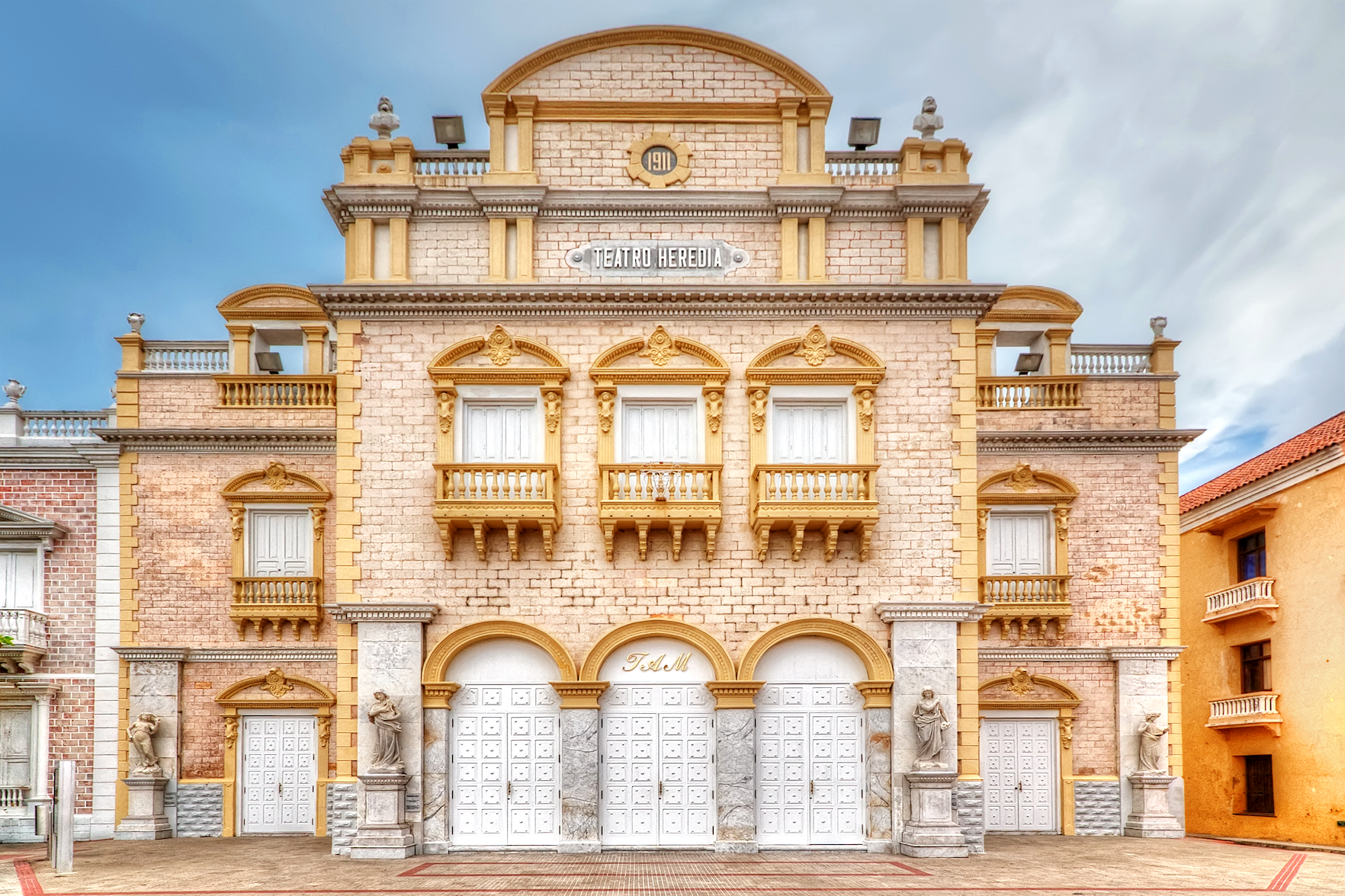 Teatro Adolfo Mejía – Luis Felipe Jaspe
